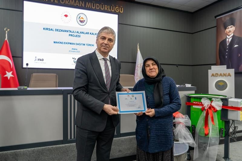 Adana'da 32 çiftçiye yüzde 100 hibe ile makine desteği