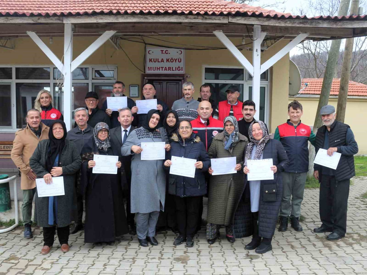 Kula Köyünde 8'i Kadın 14 Kursiyere Arıcılık Sertifikası
