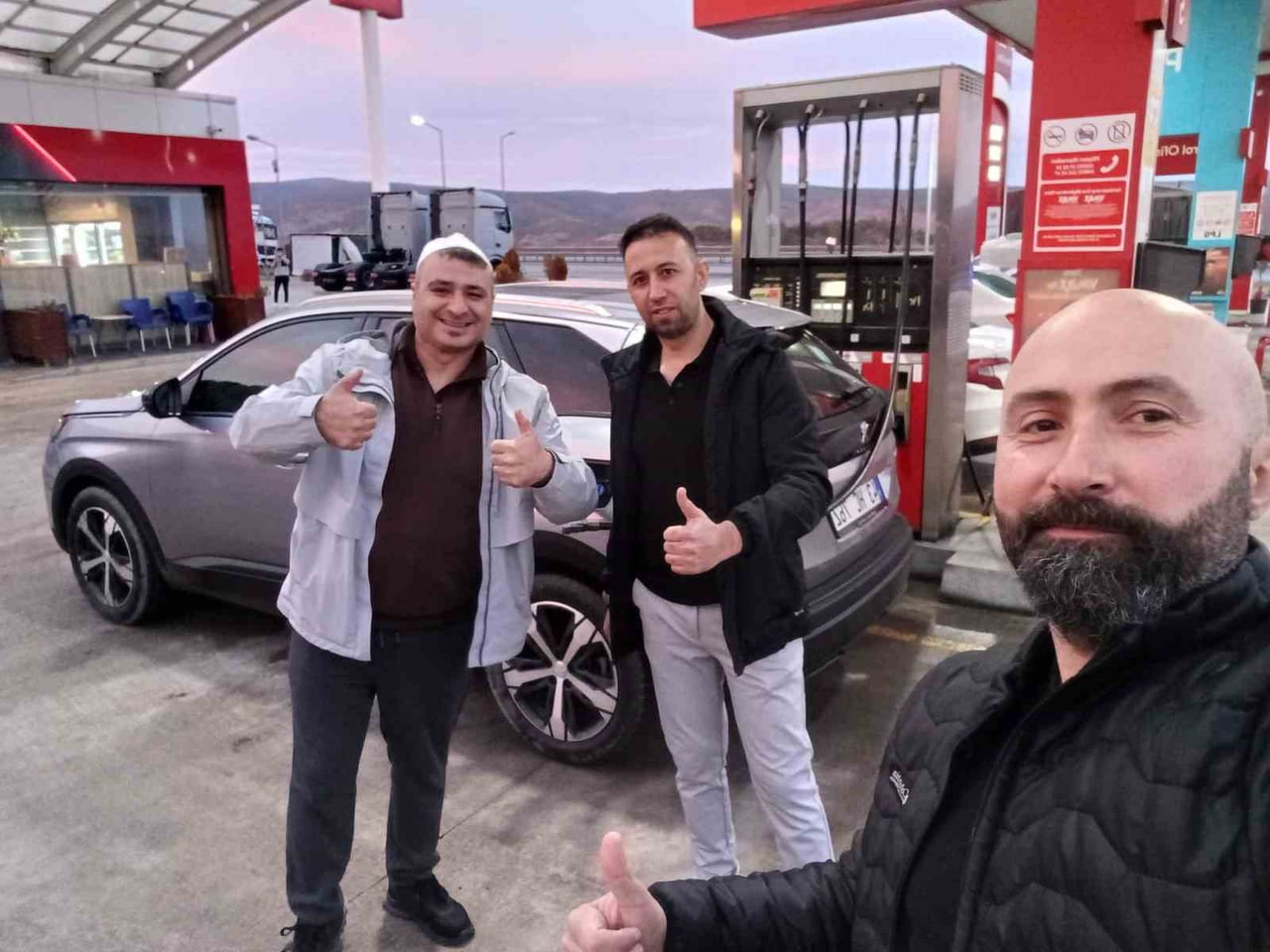 Tavşanlılı üç esnaf karayoluyla Umre'ye yola çıktı